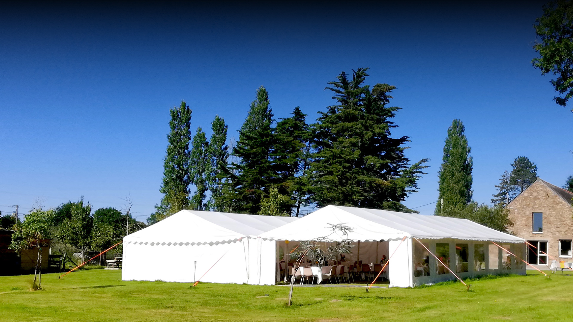 Tonnelles pliantes, chapiteaux, tentes de réception & mobiliers pliants
